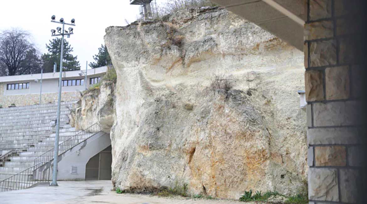 Šta se to uliva kod Tašmajdana, a izbija na površinu kod Kalemegdana ...